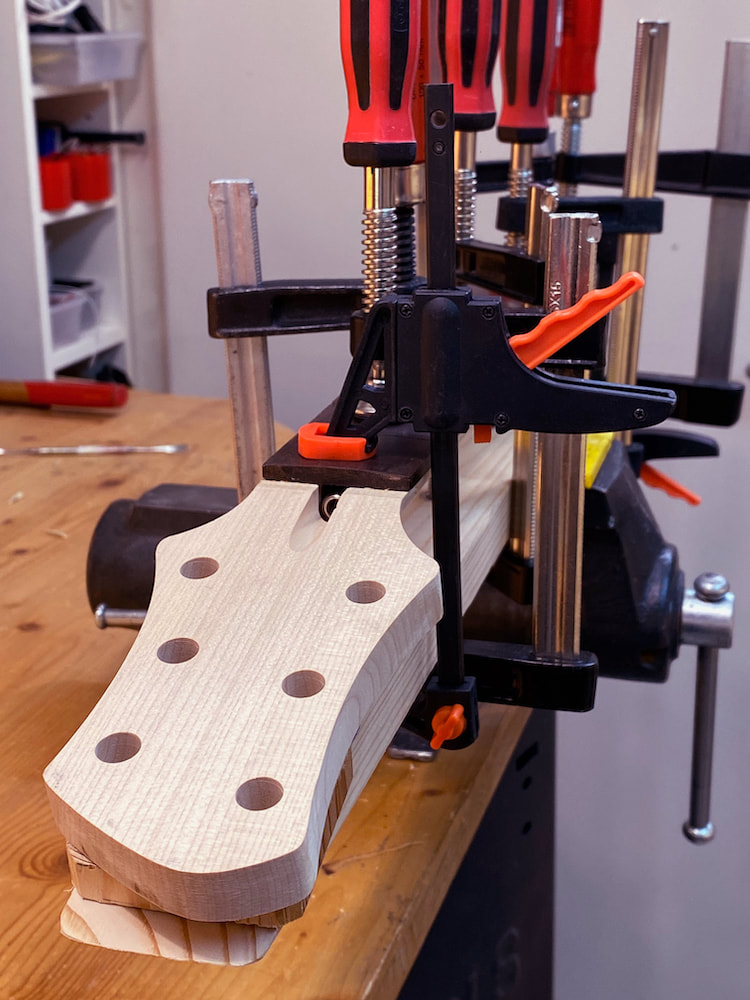 Relish Guitars - Bar & Guitars