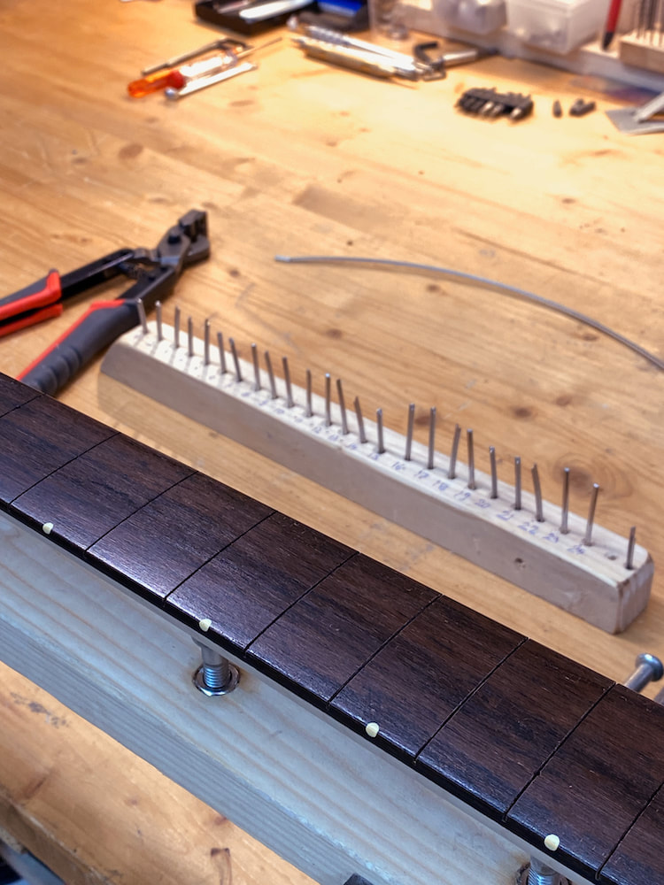 Relish Guitars - Bar & Guitars