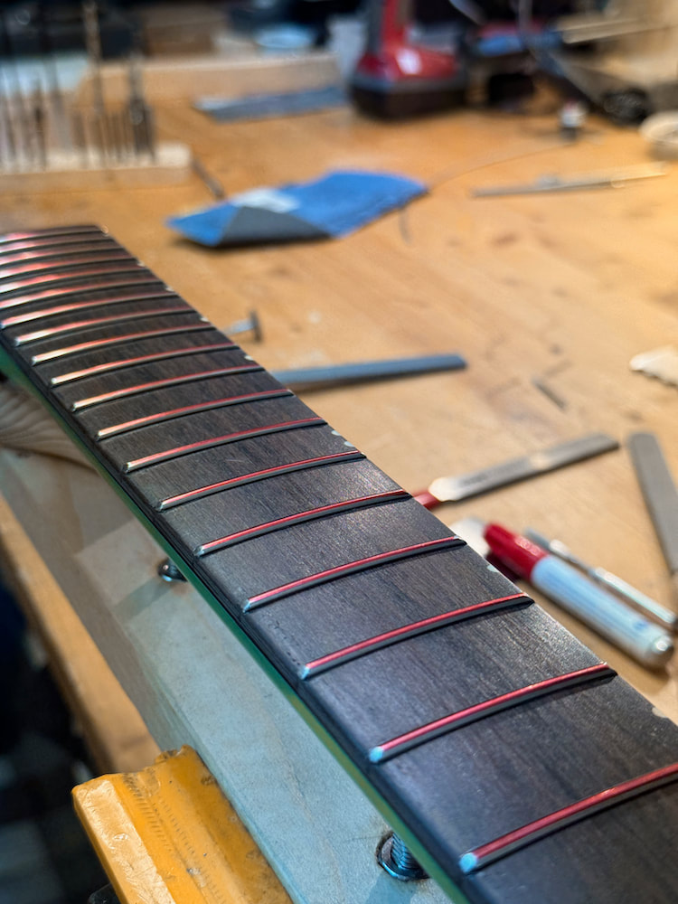 Relish Guitars - Bar & Guitars