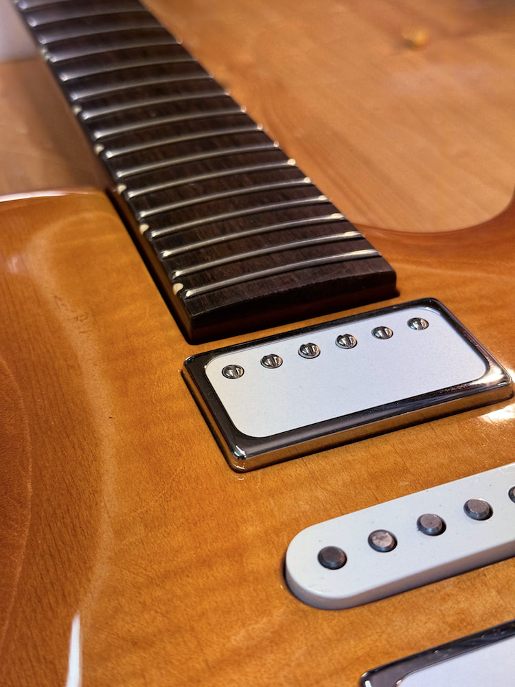 Relish Guitars - Bar & Guitars