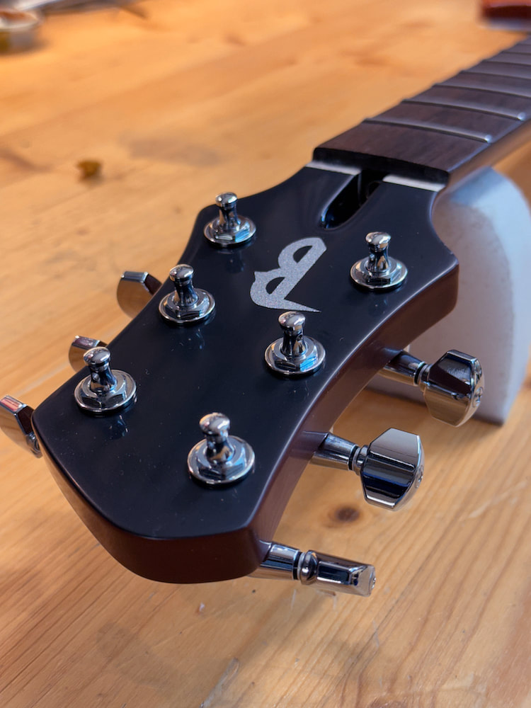 Relish Guitars - Bar & Guitars