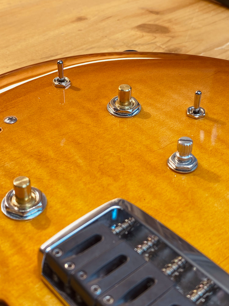 Relish Guitars - Bar & Guitars